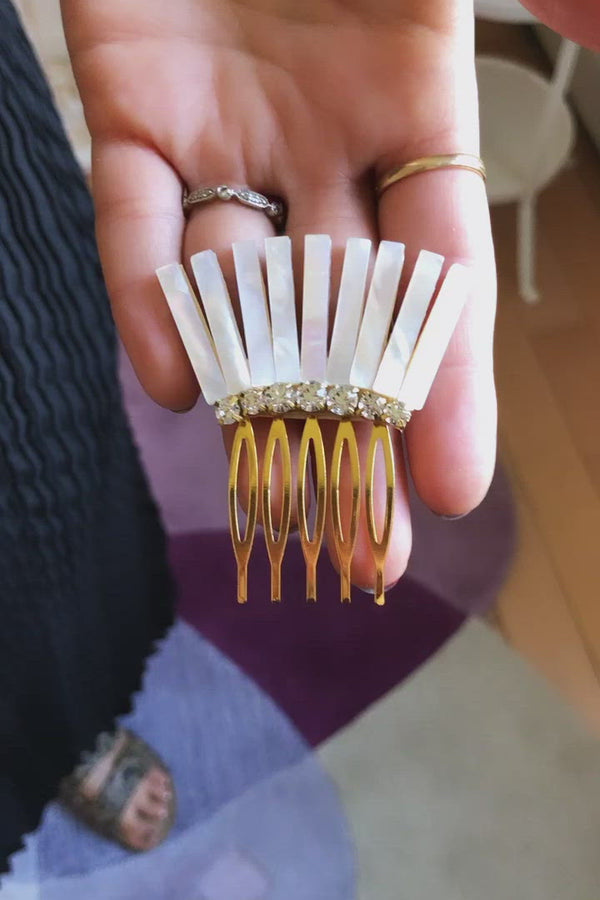 Hazel Comb – Hushed Commotion